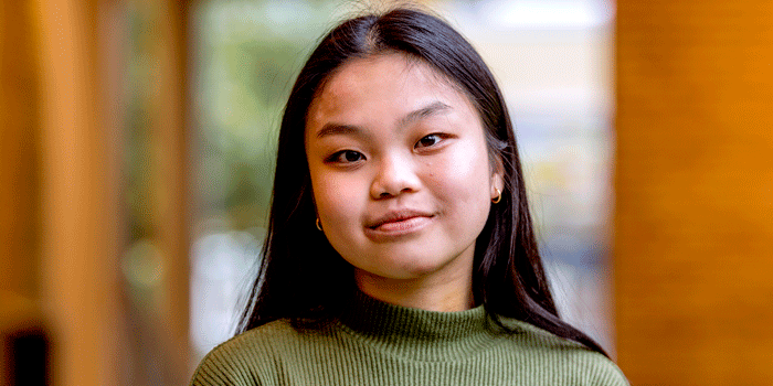 Young women exploring robots and programming - DTU